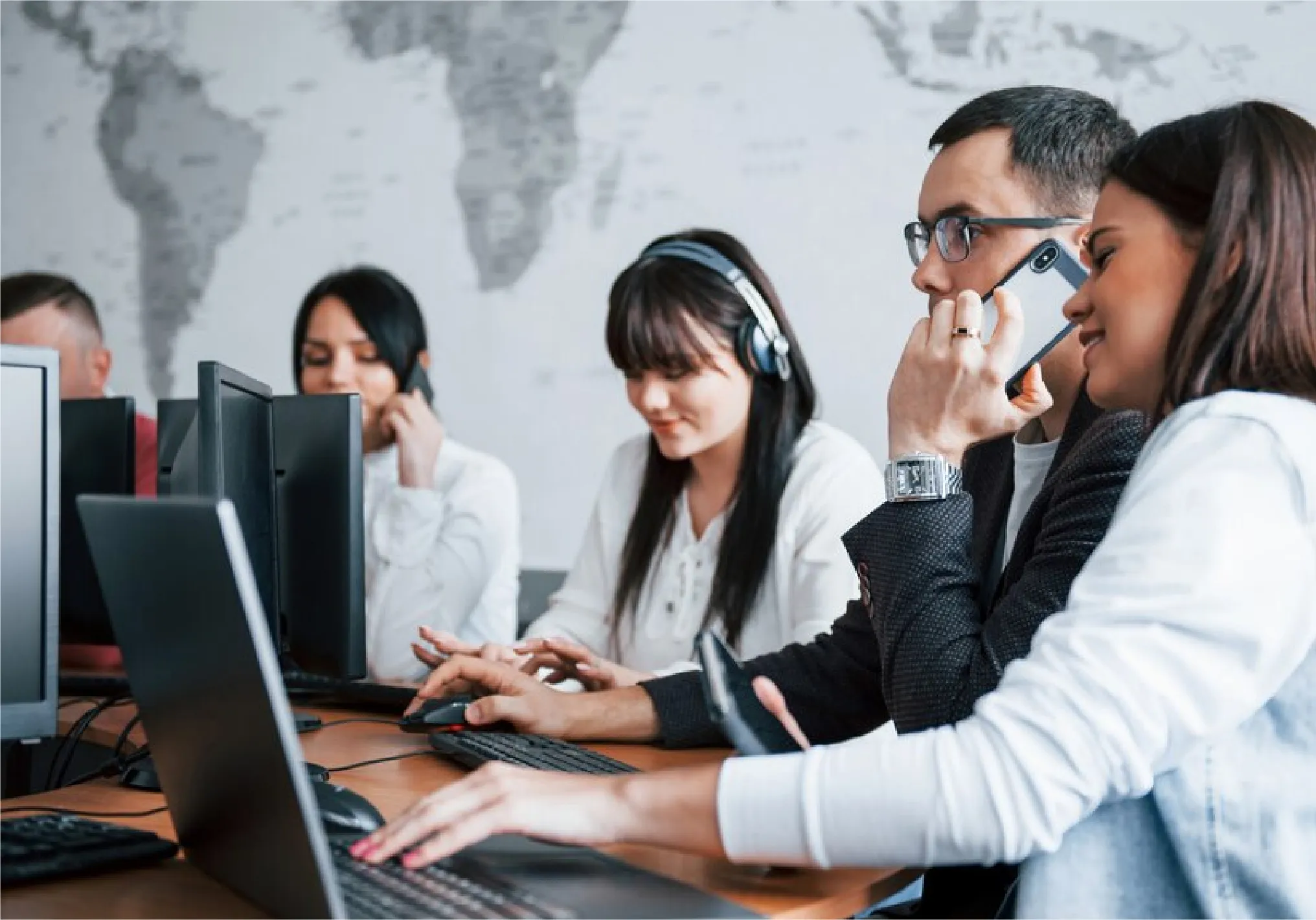 What is Automated Voice Broadcasting? How To Use it + Best Tools - Voice.ai