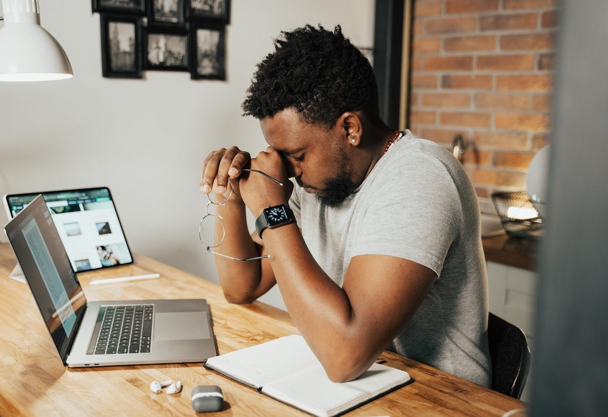 15 Remote Work Challenges (And 12 Proven Ways To Solve Them)